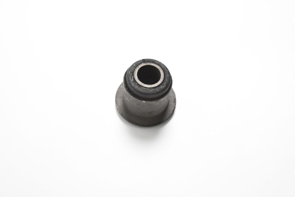 XJ40 Lower Front Bush, Old Stock (CBC2291) » Noble House Classics ...